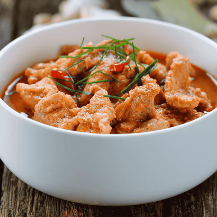 Gaeng Hang Lay (Thai Pork Curry) | DelishGlobe