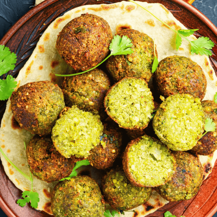 Lebanese Falafel (Fried Chickpea Balls) | DelishGlobe