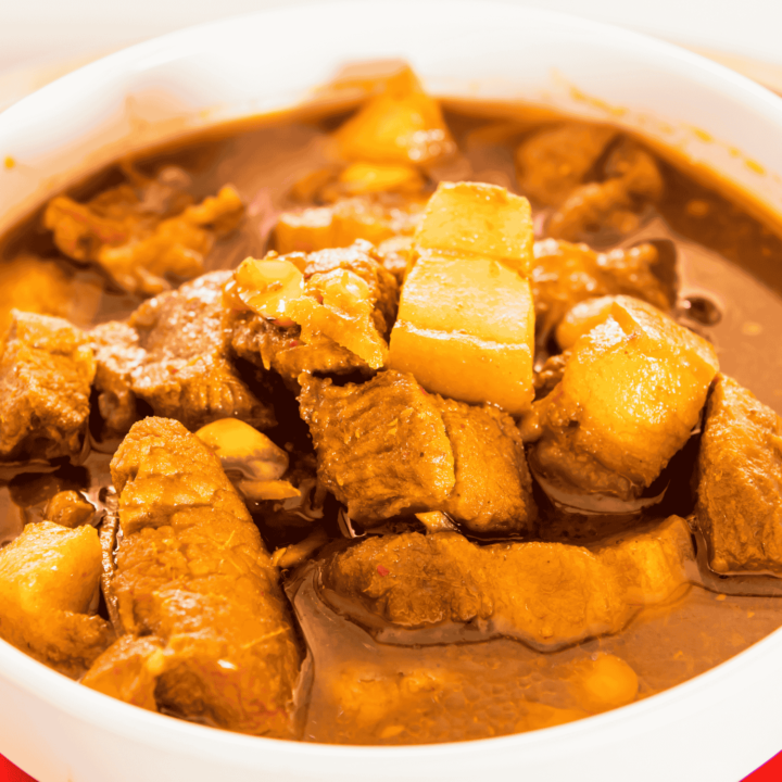 Gaeng Som (Thai Sour Curry) | DelishGlobe