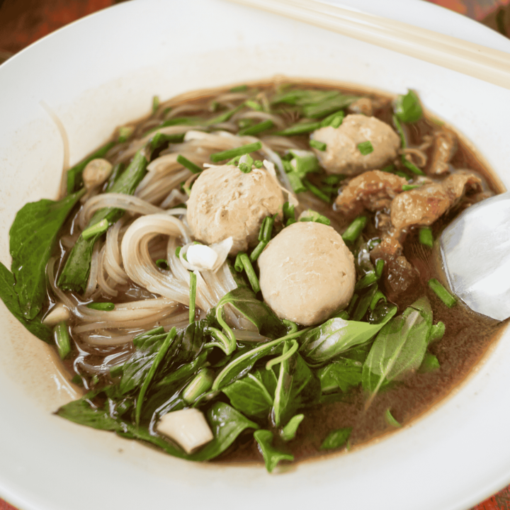 Thai Kuay Teow Reua (Boat Noodles) | DelishGlobe
